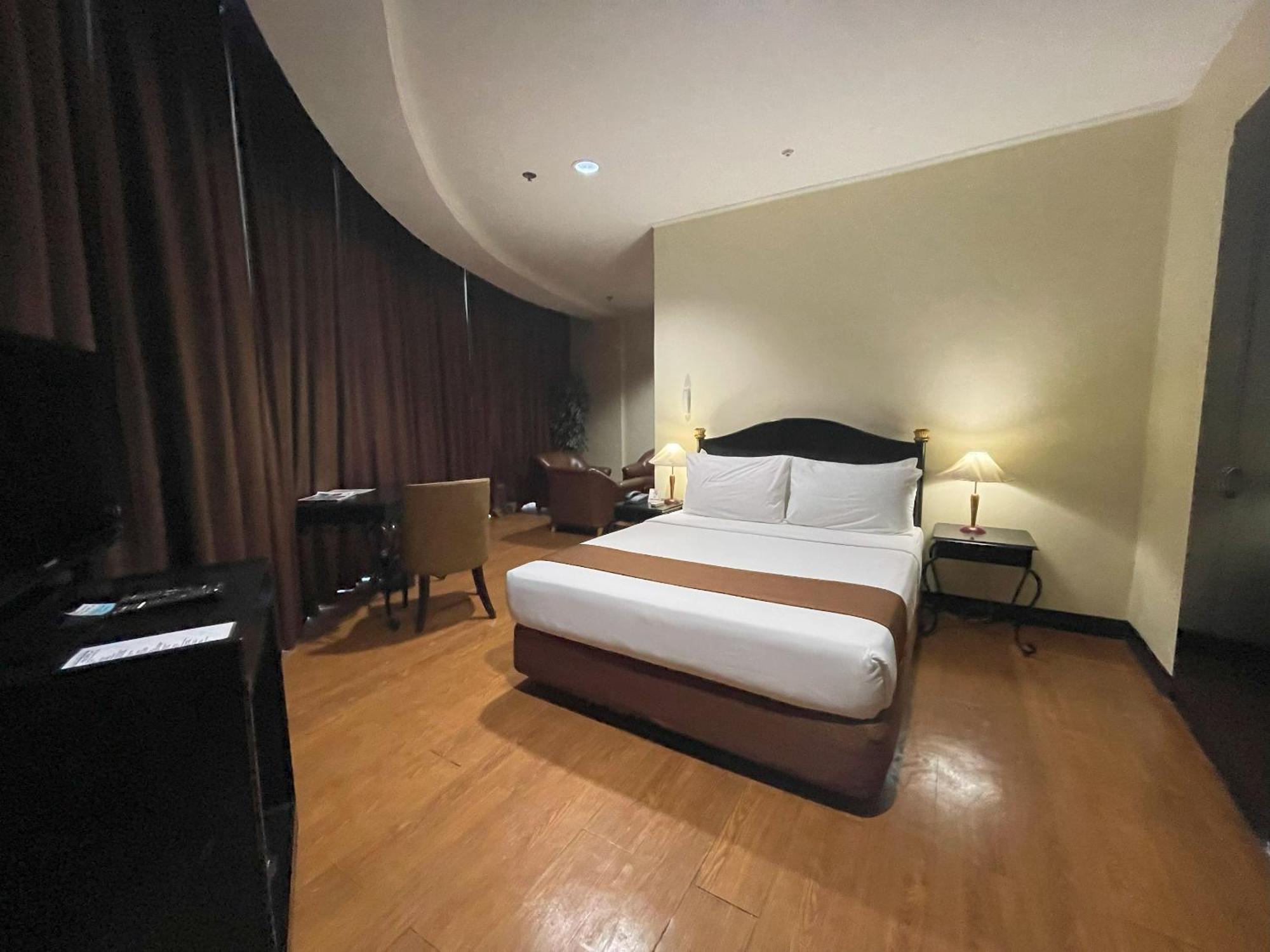 GOLDEN PEAK HOTEL & SUITES 3⋆ ::: CEBU, PHILIPPINES ::: COMPARE HOTEL RATES